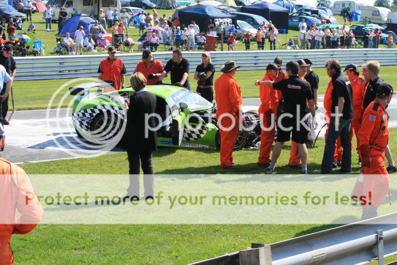 Oulton Park 09 - Carl Breeze - Mark Proctor Crash - My pics - Page 1 ...
