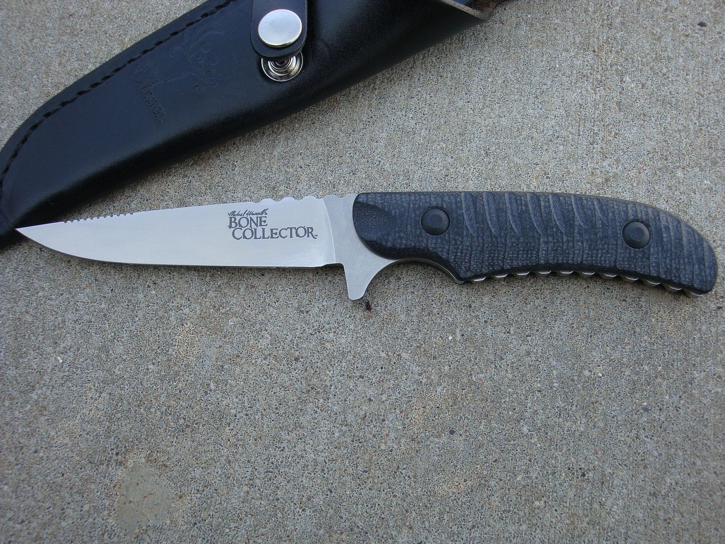 Becker BK2 w/micarta, Camillus era BK7 w/Micarta and Benchmade 15000 D2 ...